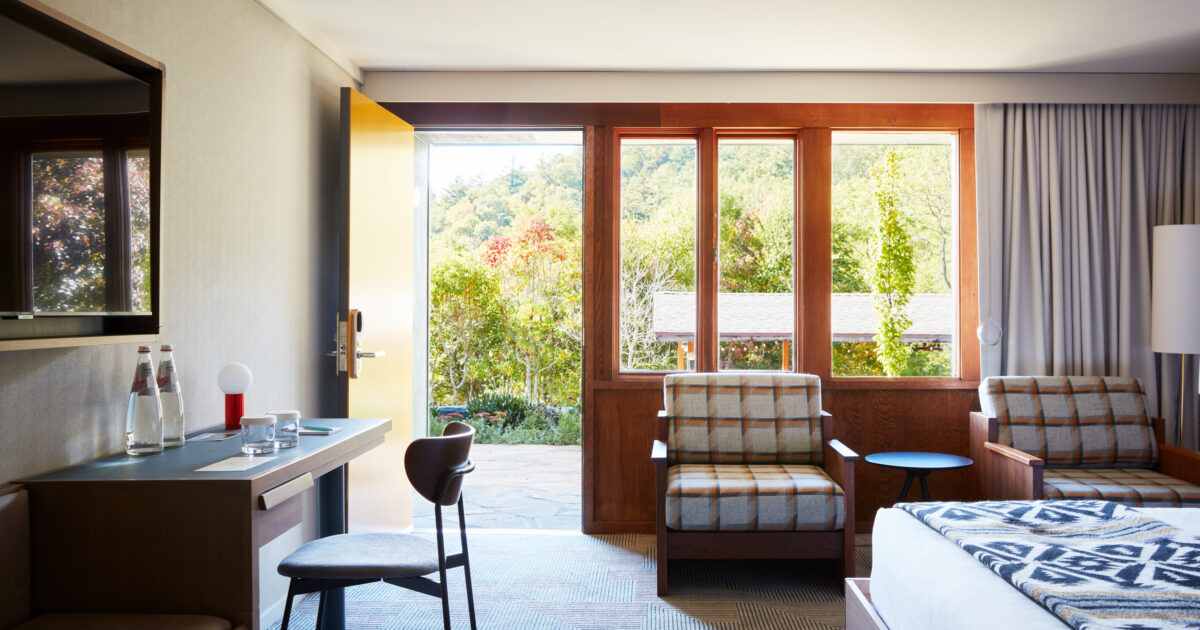 Ridgetop King Room - Highlands NC Hotel | Skyline Lodge